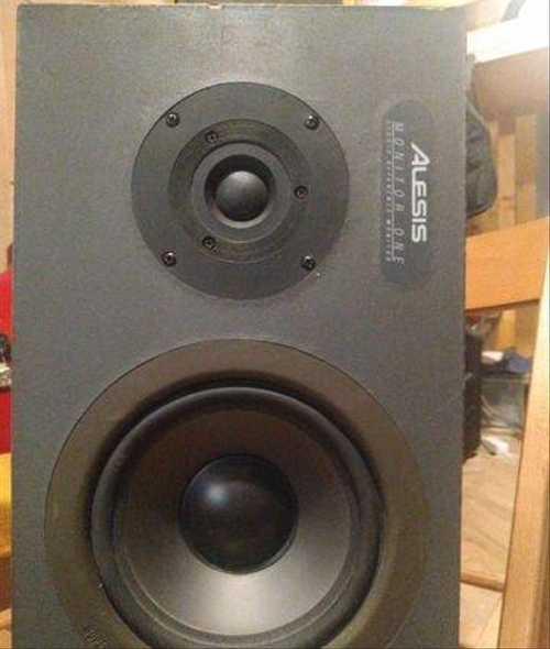 Alesis monitor one