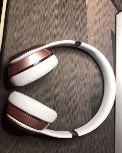 Beats solo 3 rose gold