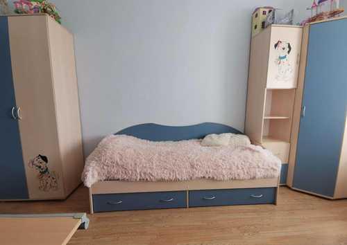 Мебель для детской комнаты 3 шкафа, кровать, матра