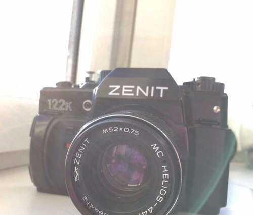 Плёночный фотоаппарат Зенит 122к