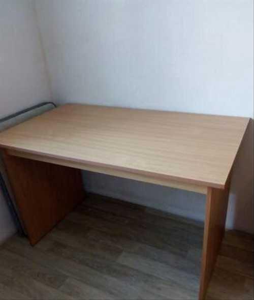 Продам стол письменный 120Х70 в хорошем состоянии