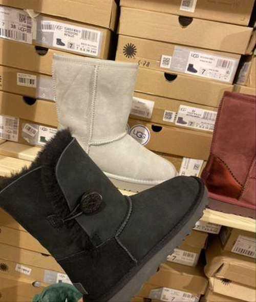 Оригинальные угги UGG Australia чёрные с пуговкой