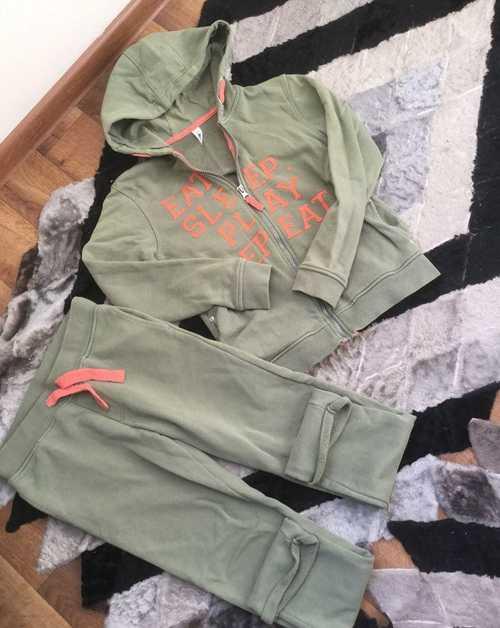 Продаю спортивный костюм и подштанники на мальчика