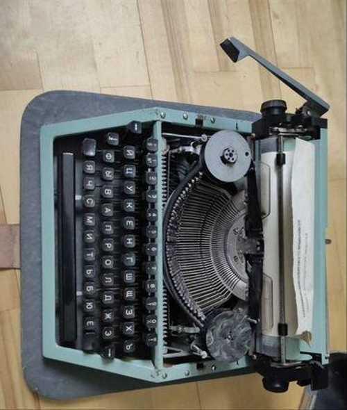 Печатная пишущая машинка Москва М8