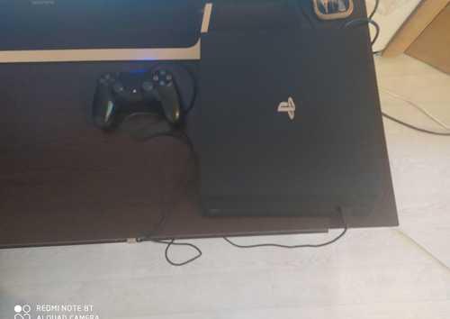 Продам игровую приставку PS4 Pro