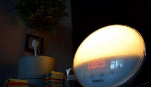 Световой будильник Philips Wake-up Light HF3520