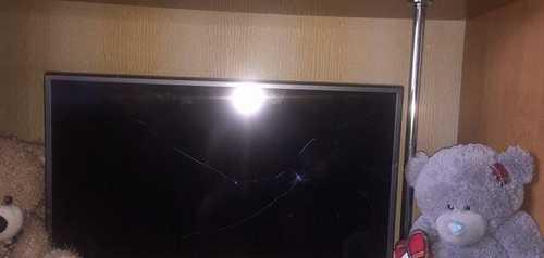 Телевизор LG 32LF560U (разбит экран)
