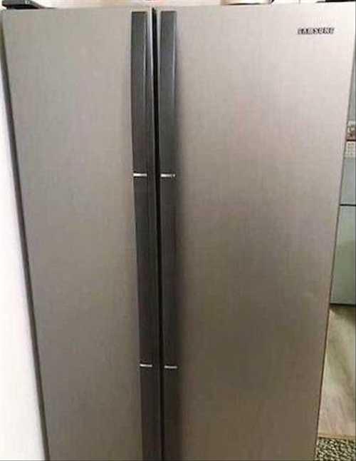 Шикарный двухдверный холодильник Samsung