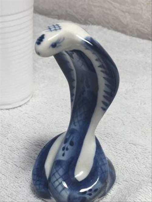 Фарфоровая статуэтка гжель "Змея"
