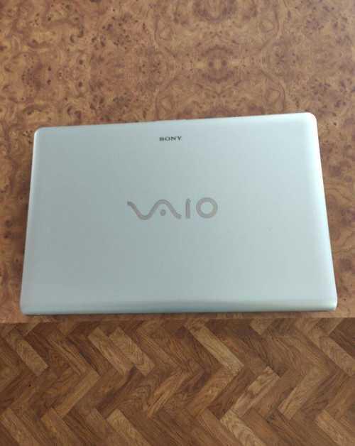 Ноутбук Sony vaio VPC-EB4S1R