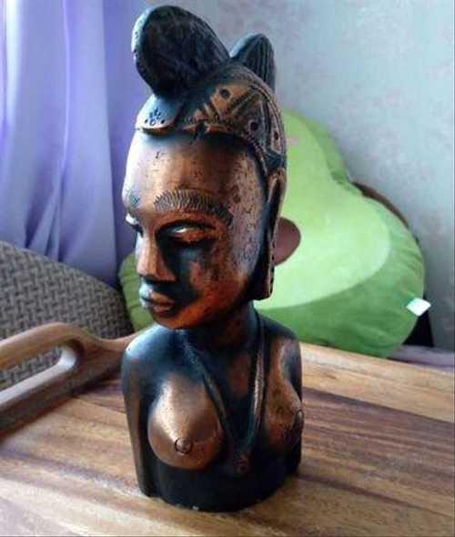 Бронзовая статуэтка африканской женщины