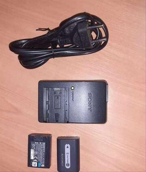 Зарядное устройство Sony и два аккумулятора