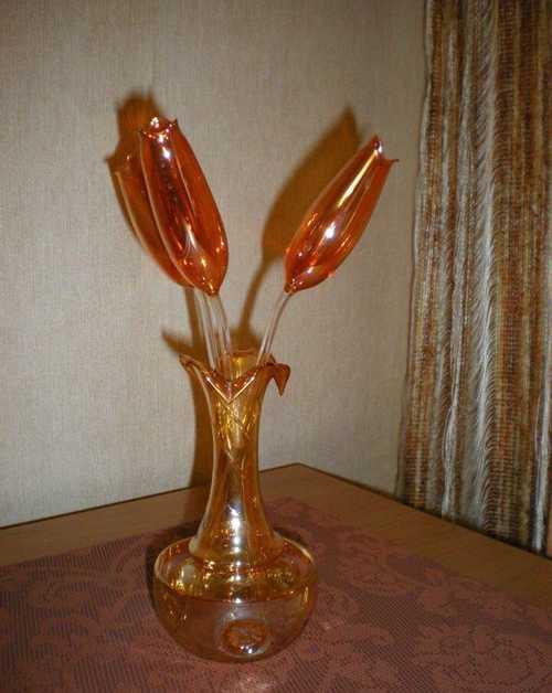 Ваза с тюльпанами - дутое стекло