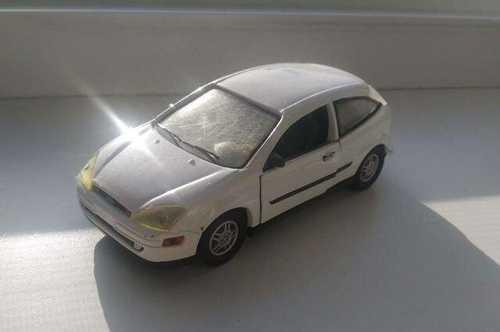 1/30 1999 ford focus sunny side