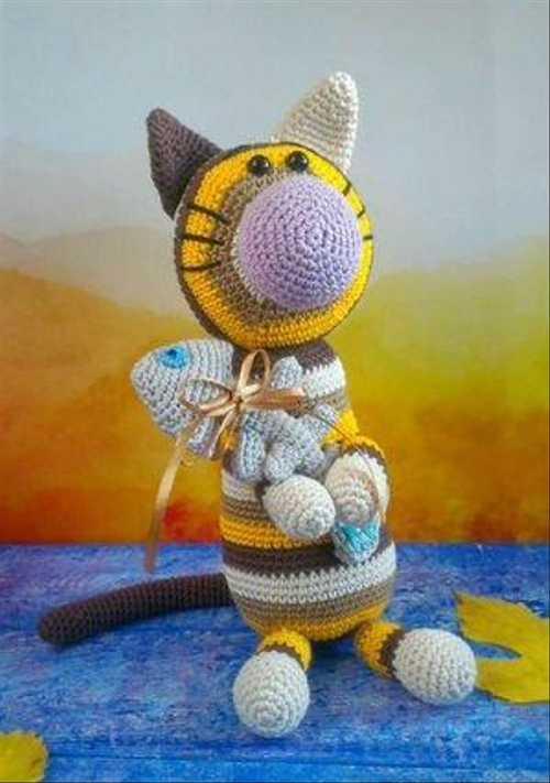 Кот амигуруми вязанный