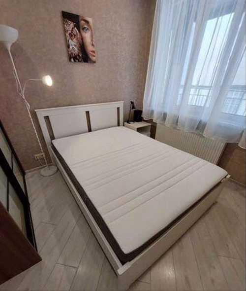 Белая кровать с матрасом IKEA 140x200