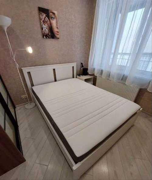 Белая кровать с матрасом IKEA 140x200