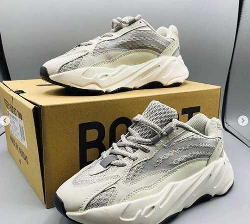 Adidas Yeezy Boost 700 серые