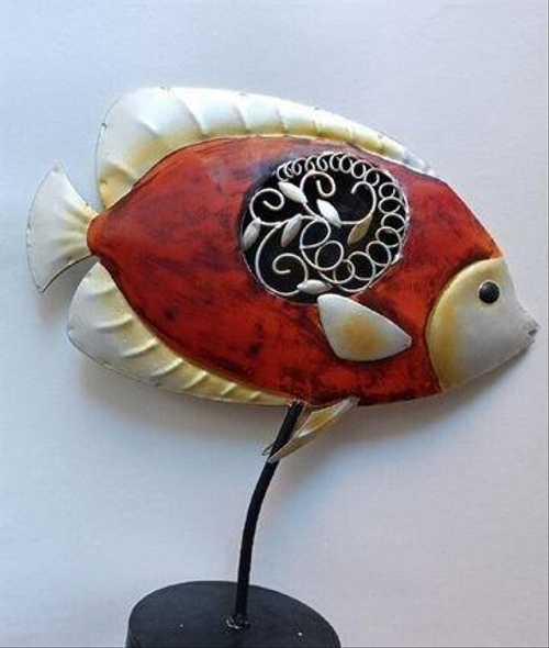 Интерьерная статуэтка красная рыба на ножке