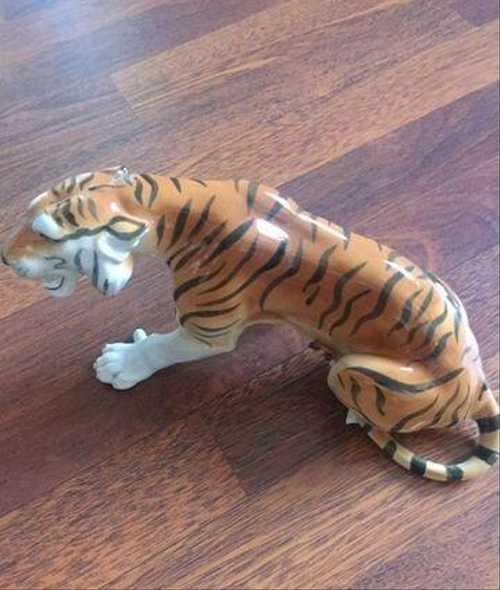 Фарфоровый тигр фигурка/ статуэтка