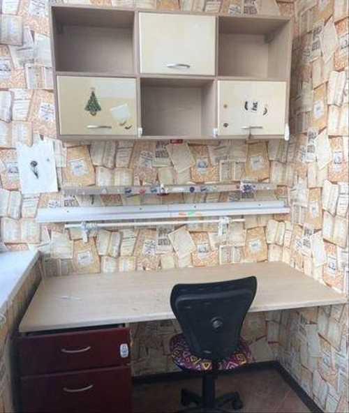 Детский стол и стул, шкаф-купе, полки, трюмо (туал