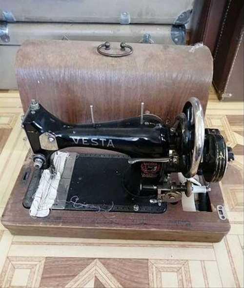 Старинная швейная машинка Vesta ручная