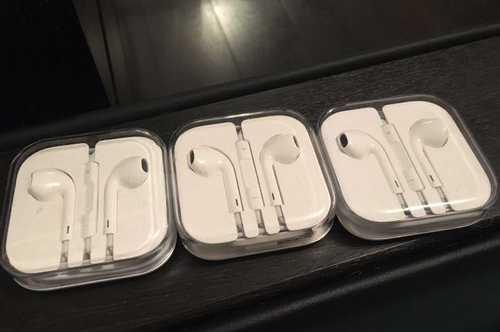 Наушника iphone 6. Earpods в комплекте с iphone 11. Наушники от айфона 11. Наушники для айфона в бумажной упаковке. Смешные названия наушников на айфон 11.