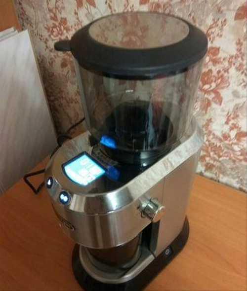 Кофемолка DeLonghi KG521.M