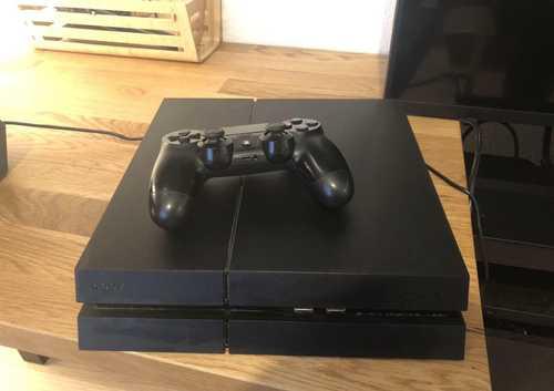 Sony PS4 1tb + 2 игры