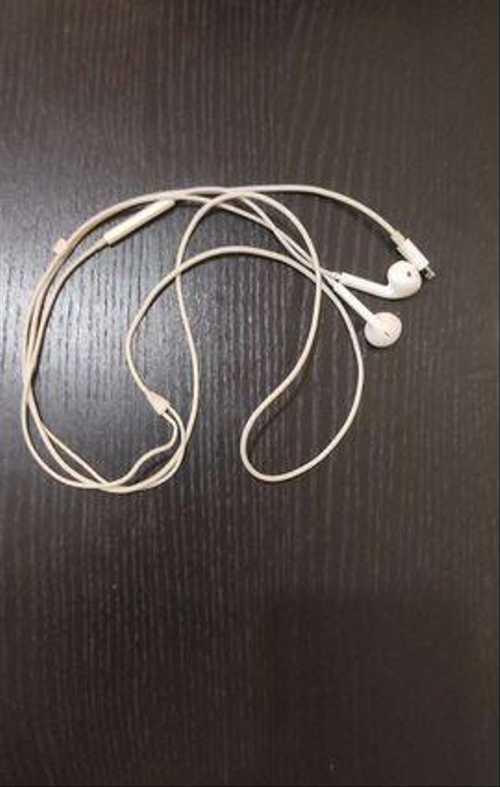 Проводные наушники Apple