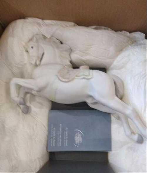 Lladro Статуэтка лошадь "Пируэт"