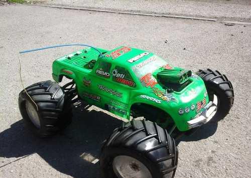 Traxxas revo 3.3 nitro
