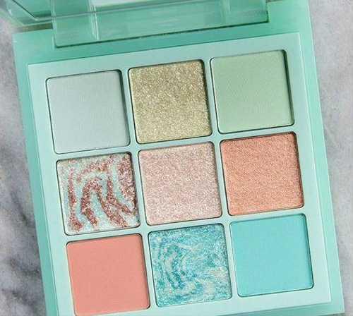 Палетка теней huda beauty mint