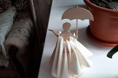 Салфетница деревянная Девушка с зонтиком