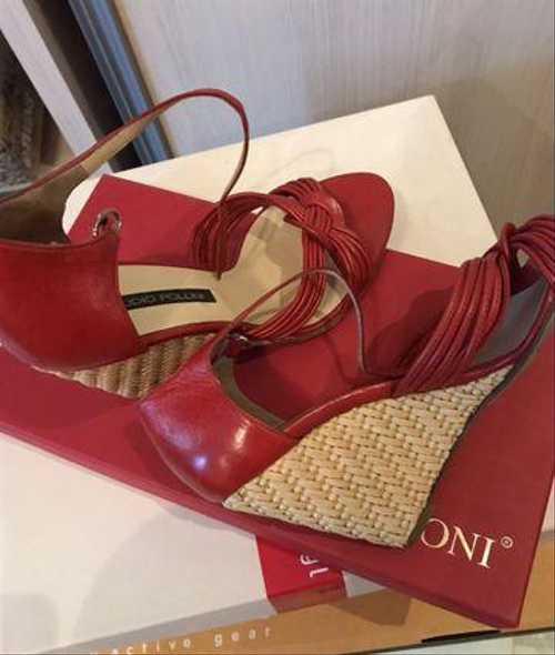 Продаю новые босоножки Studio Pollini
