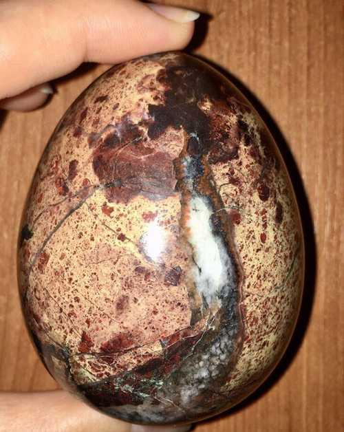 Яйцо из натурального камня - яшма