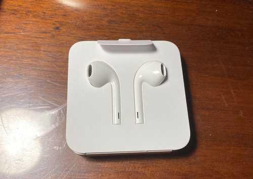 Наушники earpods с lightning-разъемом