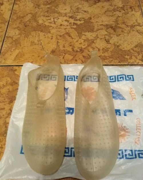 Тапки плавательные и для галечного пляжа