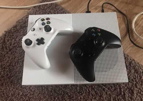 Xbox one s + 2 геймпада