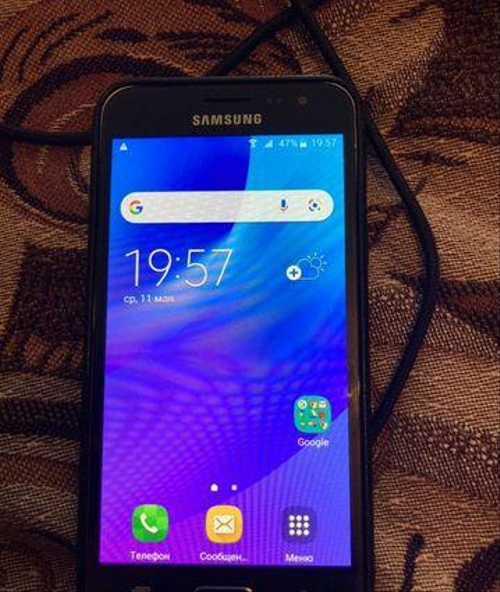 Телефон Samsung Galaxy J3
