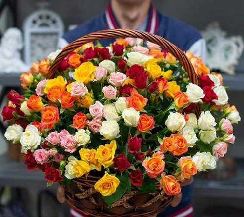 51 кустовая роза в корзине