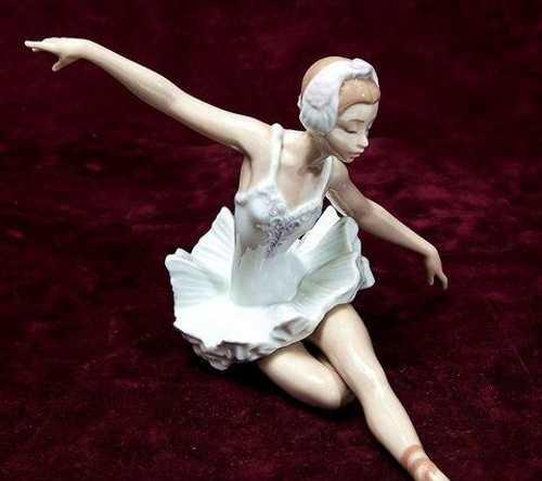 Фарфоровая статуэтка Балерина