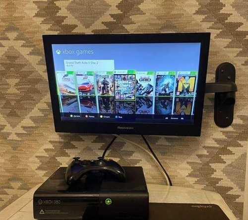 Xbox 360Е 250 GB + 1 геймпад freeboot