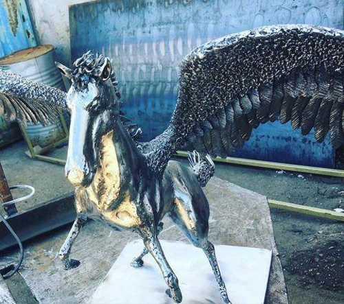 Пегас кованая скульптура