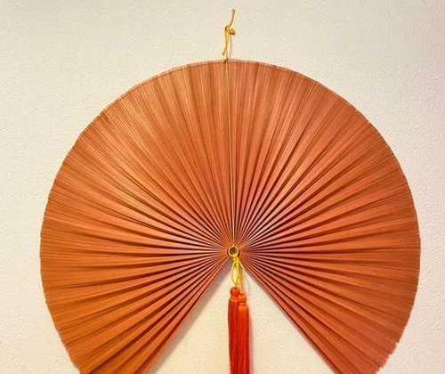 Настенные веер из бамбука и часы