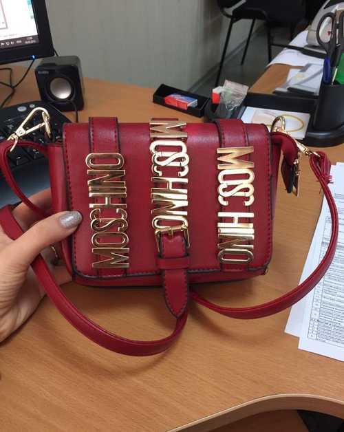 Клатч на длинном ремешке Moschino