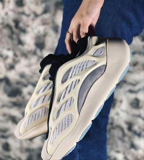 Adidas Yeezy Boost 700 v3