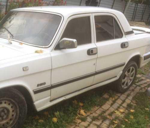 Газ 3110 белого цвета