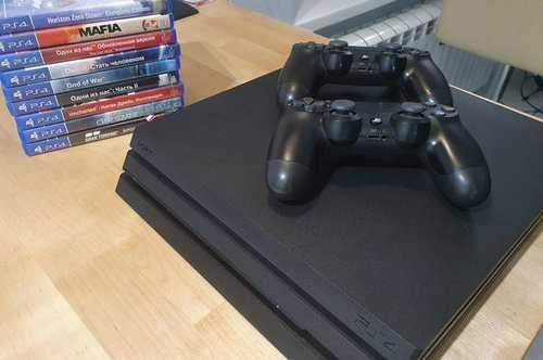 Sony PlayStation 4 Pro + 2 геймпада + игры