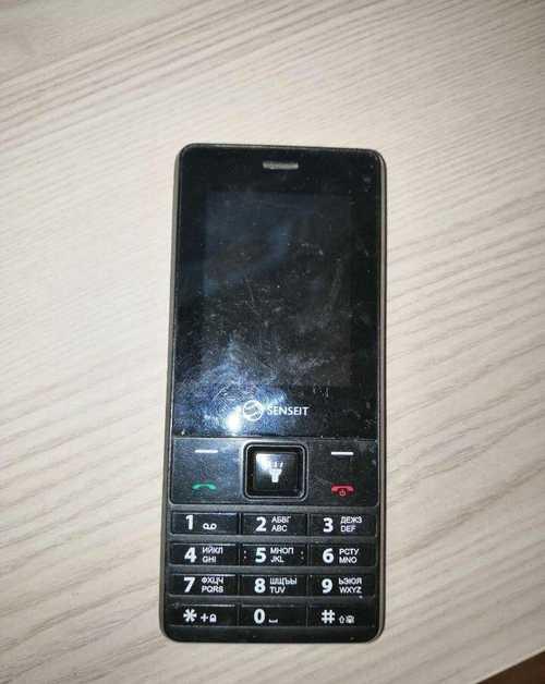 Телефон senseit L208 черный